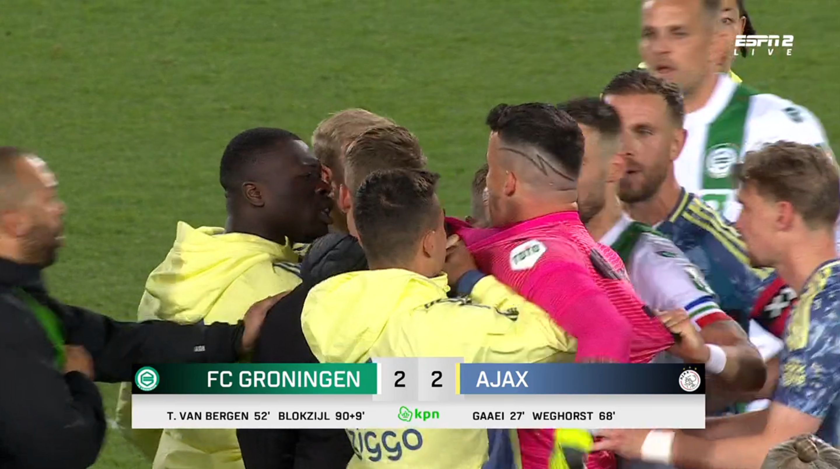 Vechtpartij na FC Groningen - Ajax: Klaassen en Brobbey grijpen keeper Vaessen | Voetbalzone